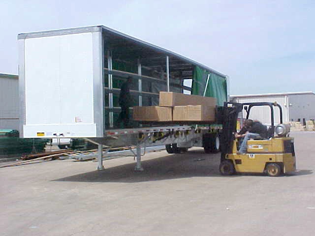Improve Your Fleet: Curtain Side Trailers Maximize Efficiency